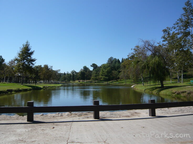 15+ Stroller-Friendly Walks around Lakes in OC
